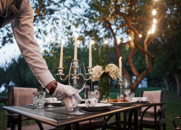 7 Types of Restaurant Table Setup to Leave a Lasting Impression
